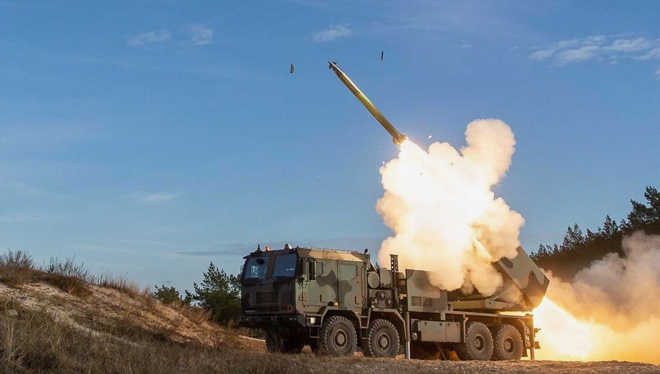 Польща вперше запустила ракету, що перевершує американську HIMARS. Читайте на UKR.NET