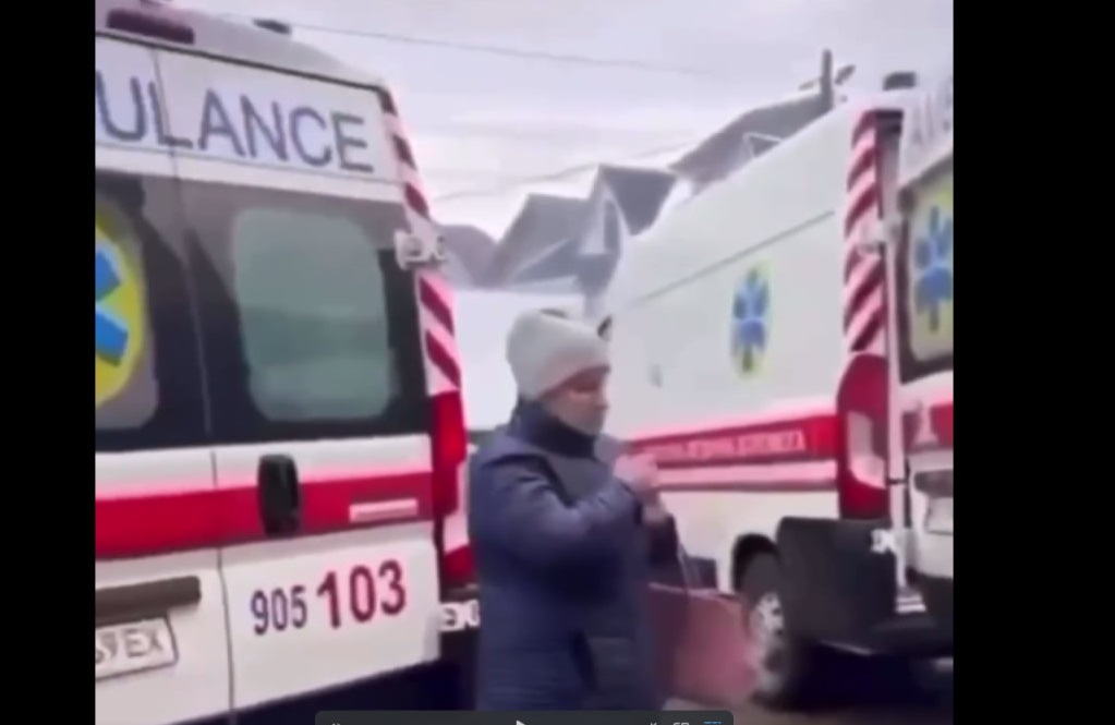 Взрыв в сельсовете на Закарпатье в сети появились кадры эвакуации раненых видео Читайте на