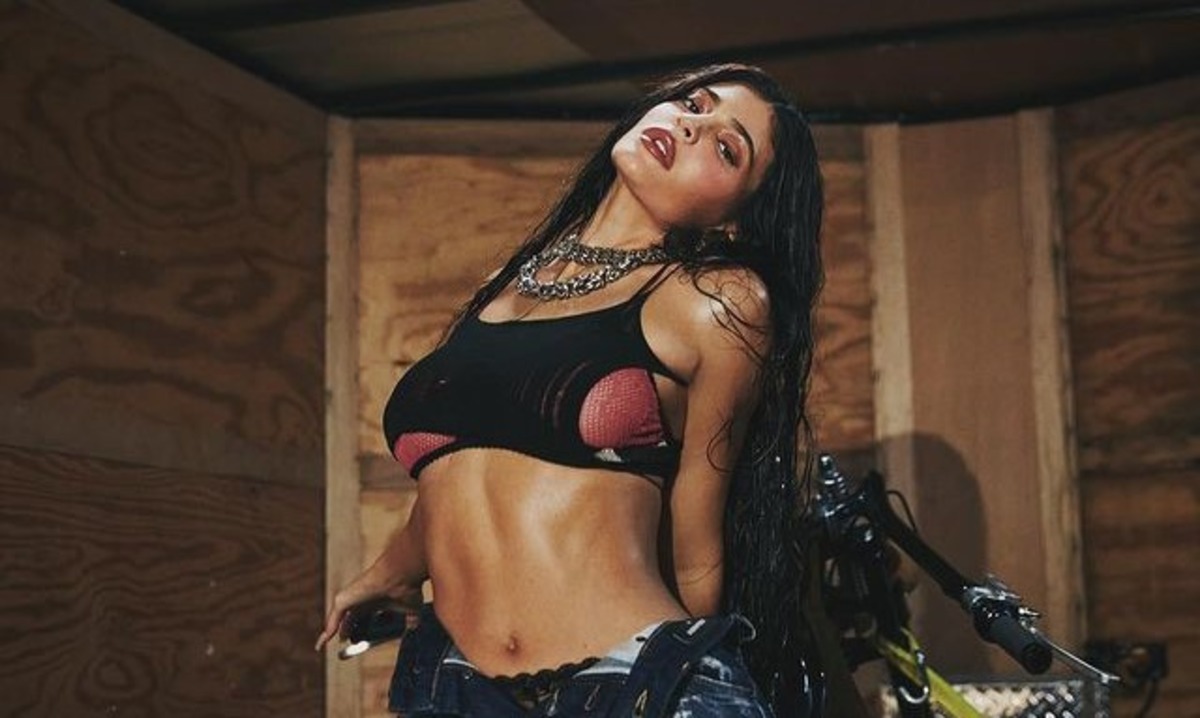 Кайли Дженнер провела выходные на вилле с 23 ванными комнатами Новости Section Ukr Net