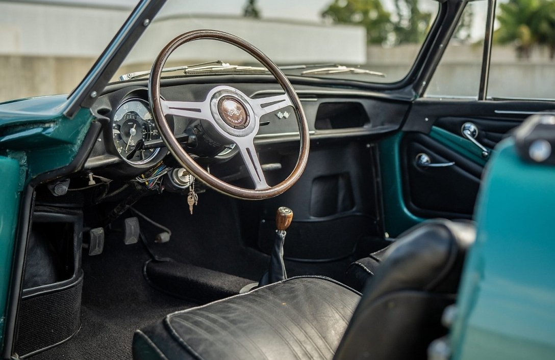 Спорткар Willys на базі Renault виставлено на продаж