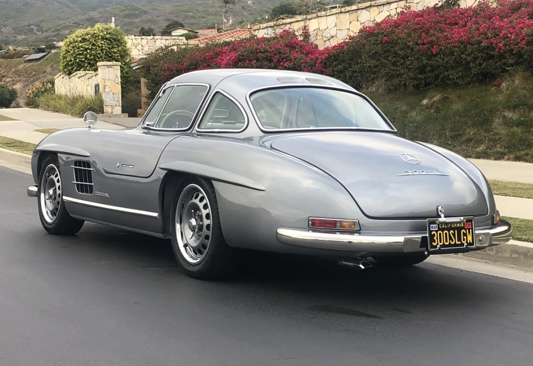Копия Mercedes 300 SL Gullwing ушла с молотка за $317 тыс.