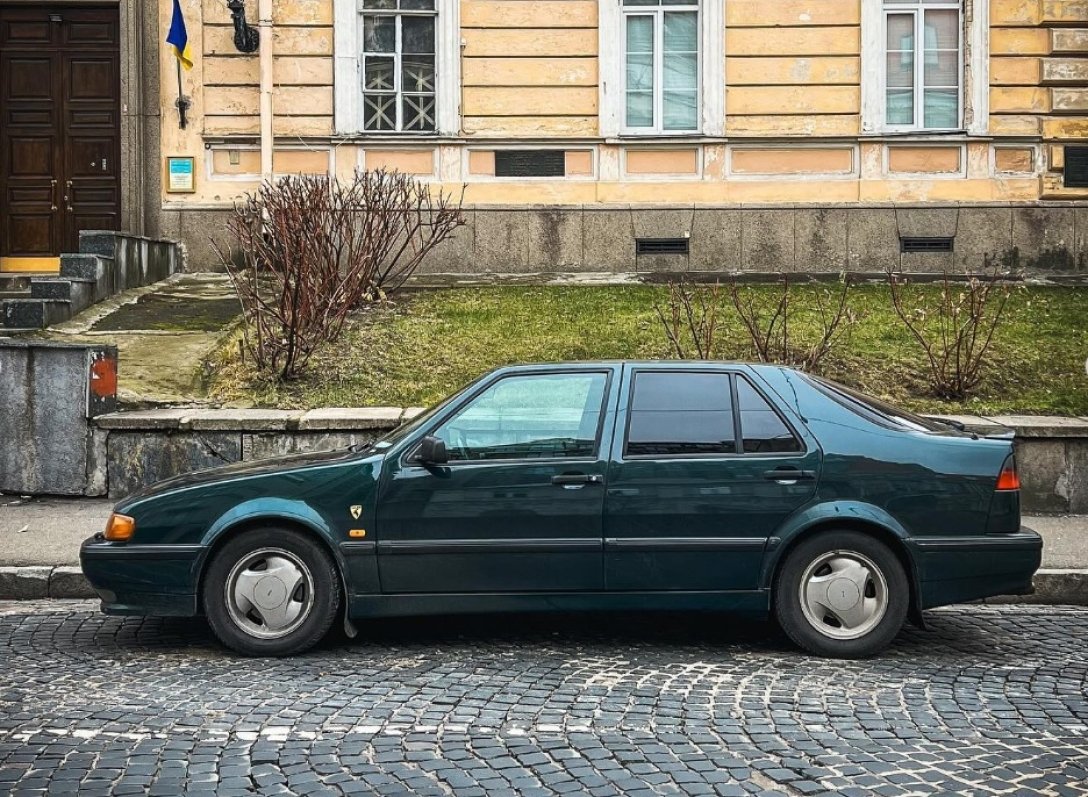 Saab 9000 Aero 1997 года сфотографировали на улицах Киева
