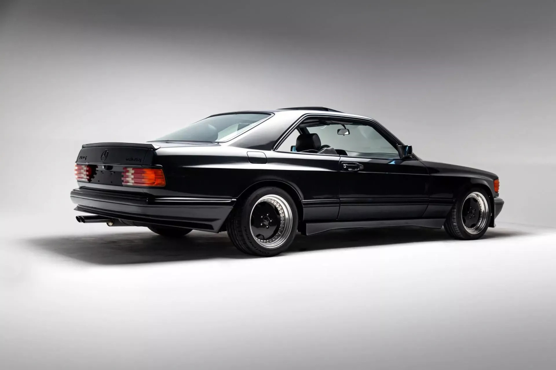 Купе Mercedes W126 AMG пішло з молотка за півмільйона доларів