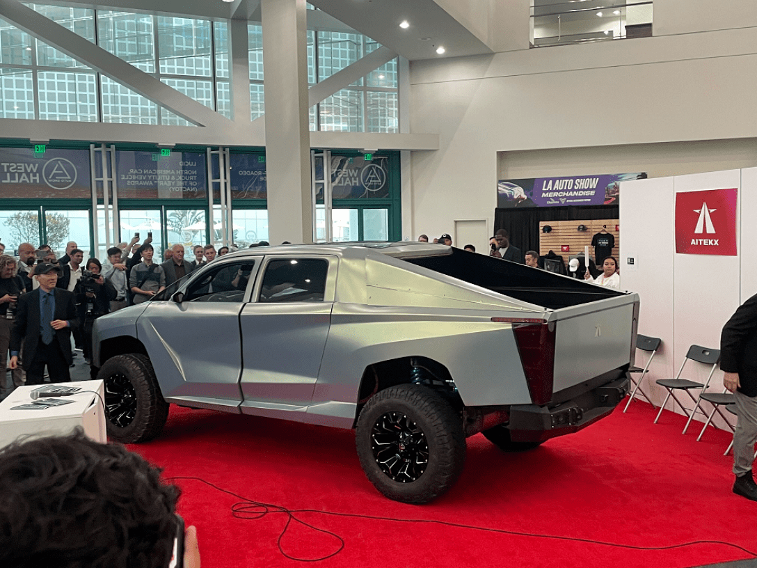 У Лос-Анджелесі представили незвичайного конкурента Tesla Cybertruck