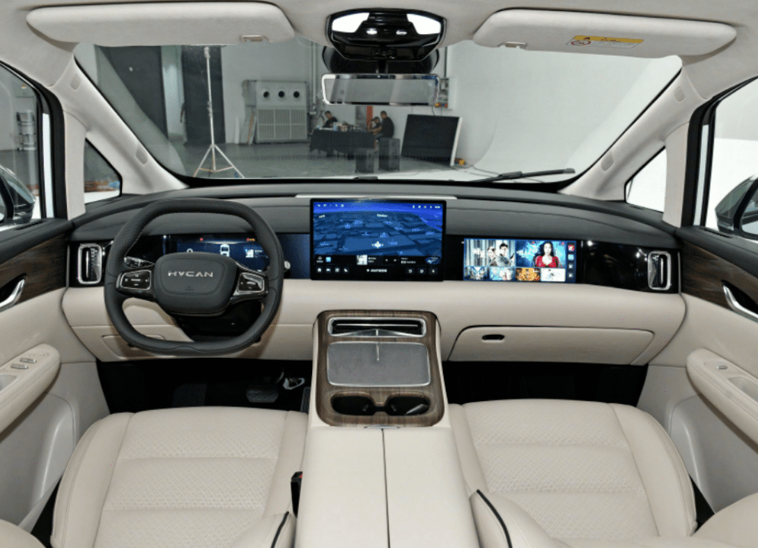 В Китае представили электрический минивэн Hycan V09 с большим запасом хода