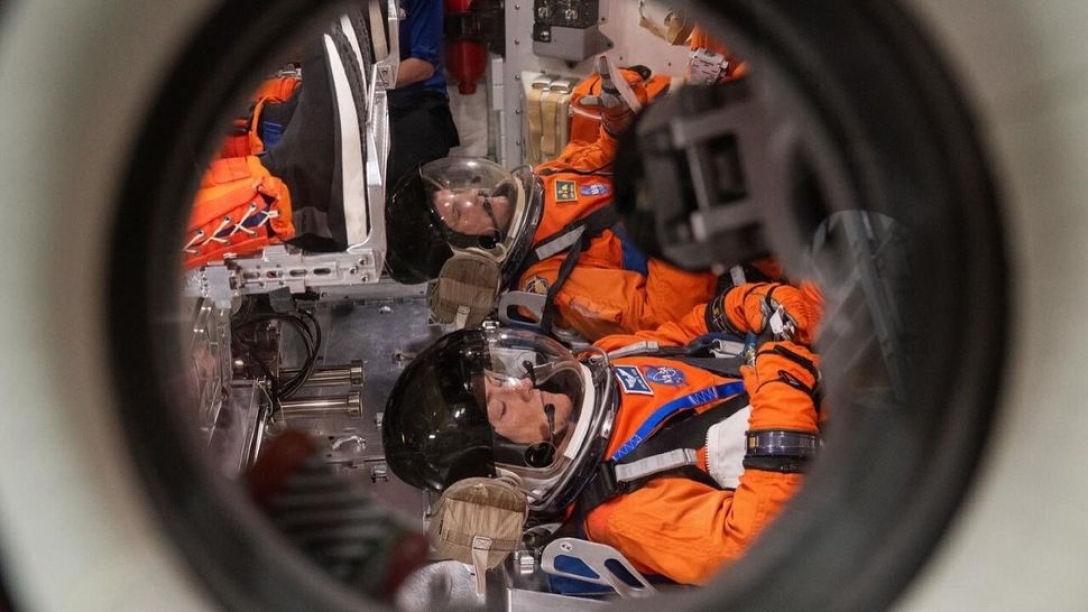 Астронавти NASA «полетіли» на 1 день на Місяць: як це було (фото)