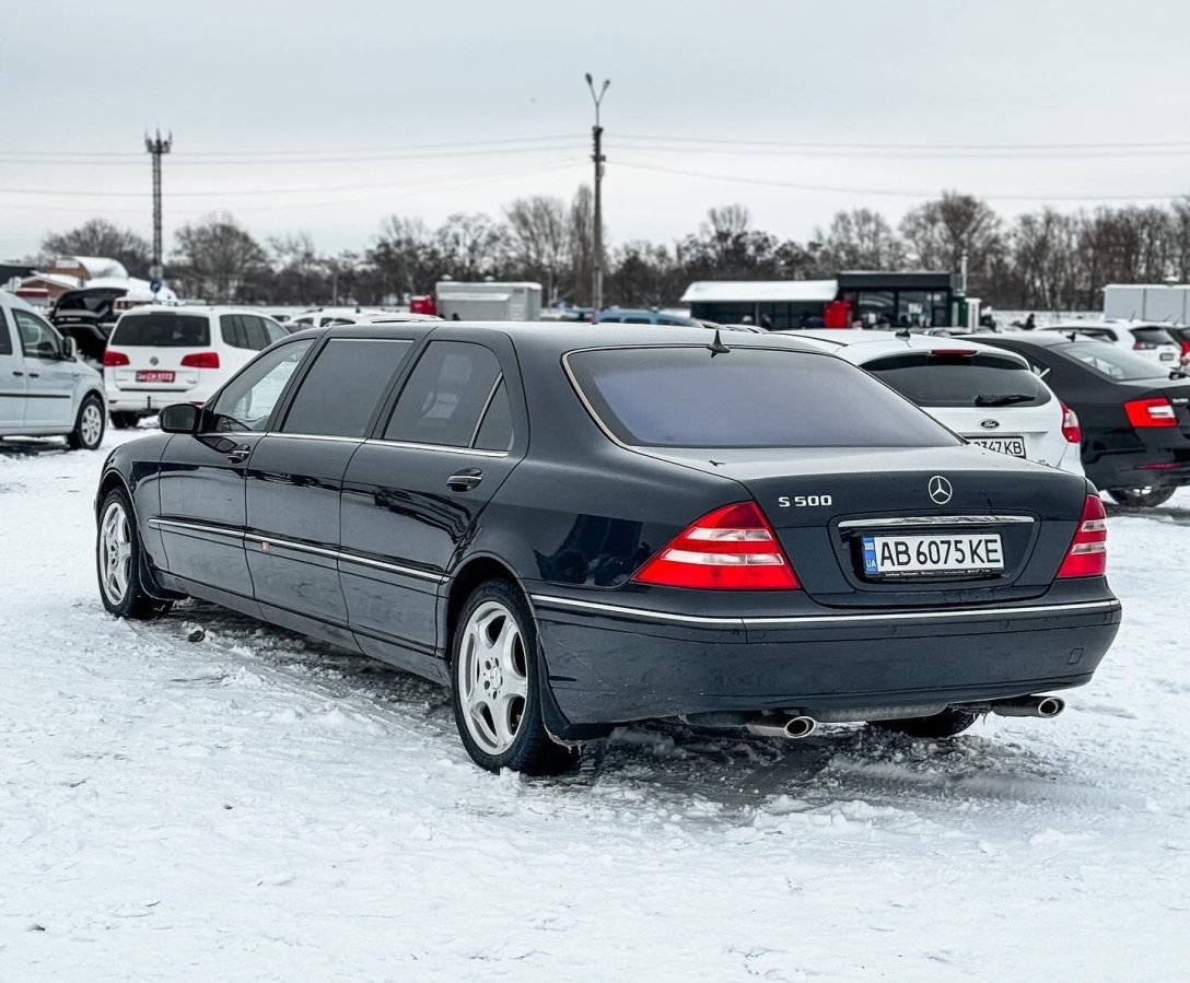 Лімузин Mercedes S-Class Pullman сфотографували в Україні