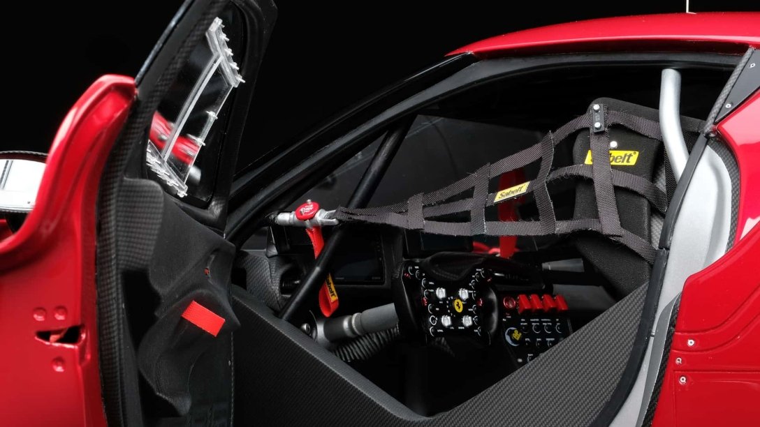 Масштабная копия Ferrari 296 GT3 оценена в 18 000 долларов