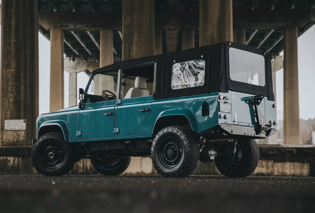 Незвичний гібрид: у США схрестили Jeep Wrangler та Land Rover Defender ...