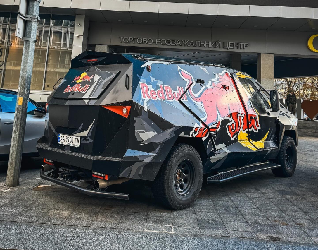 Red Bull LMX Taurus засвітився в Києві: подробиці та фото