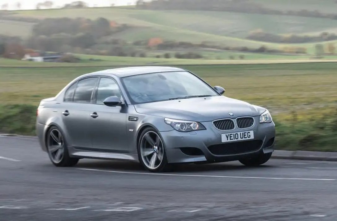 BMW M5 E60 розчавили танком (відео)