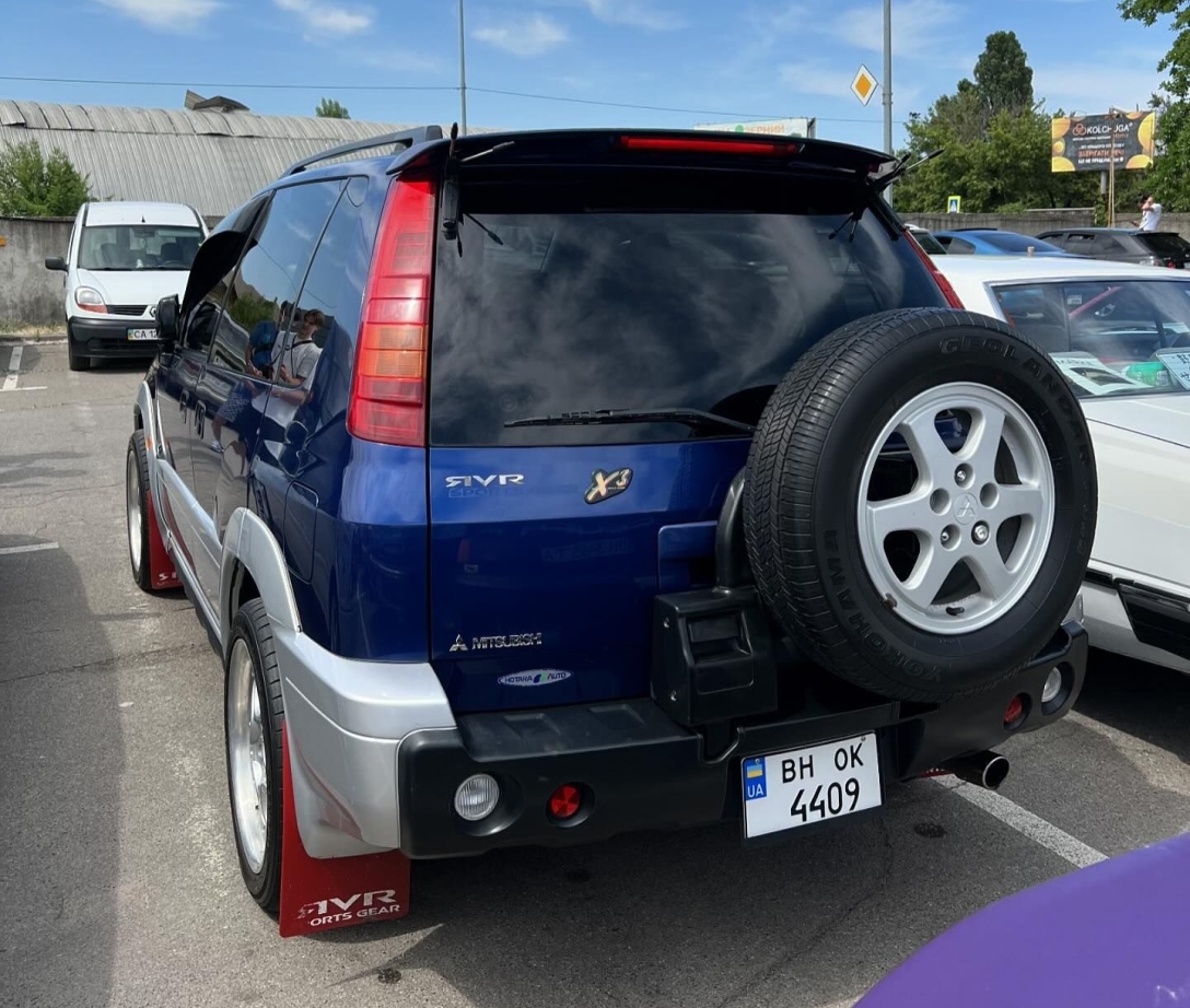 В Украине заметили редкий кроссовер Mitsubishi с двигателем от Lancer ...