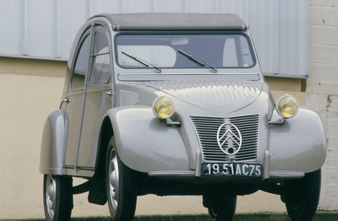Citroen 2CV святкує 75-річчя — історія моделі