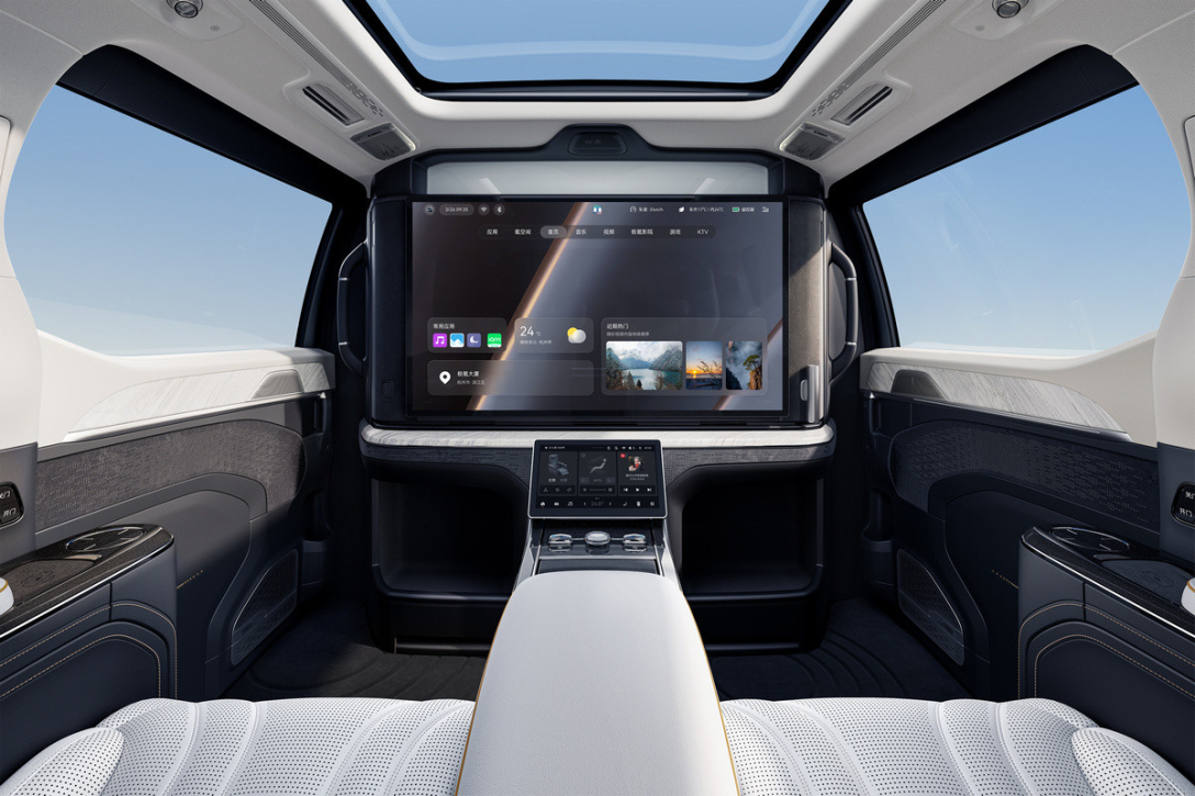 Електровен Zeekr 009 з телевізором в салоні представлено