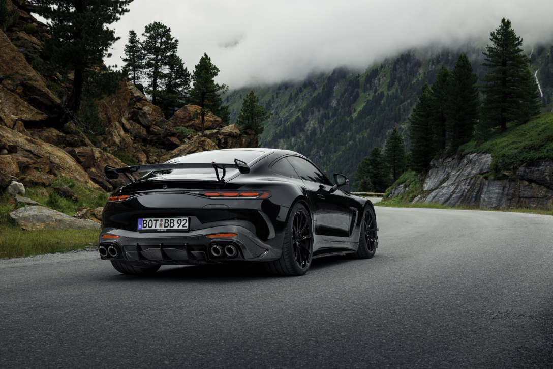 Суперкар Mercedes-AMG GT Brabus на 1000 сил презентовано — фото