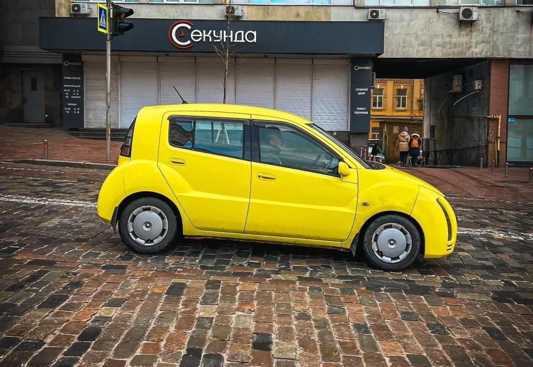 Toyota WiLL Cypha сфотографували в Києві: подробиці рідкісної моделі