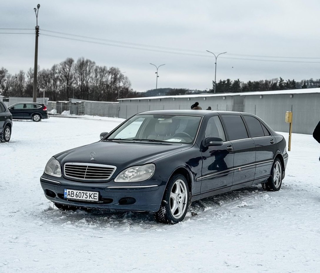 Лімузин Mercedes S-Class Pullman сфотографували в Україні