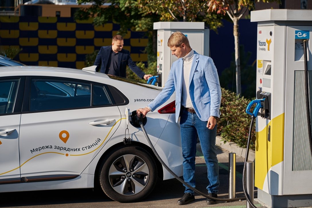 Зарядні станції для електромобілів - співпраця з YASNO E-mobility