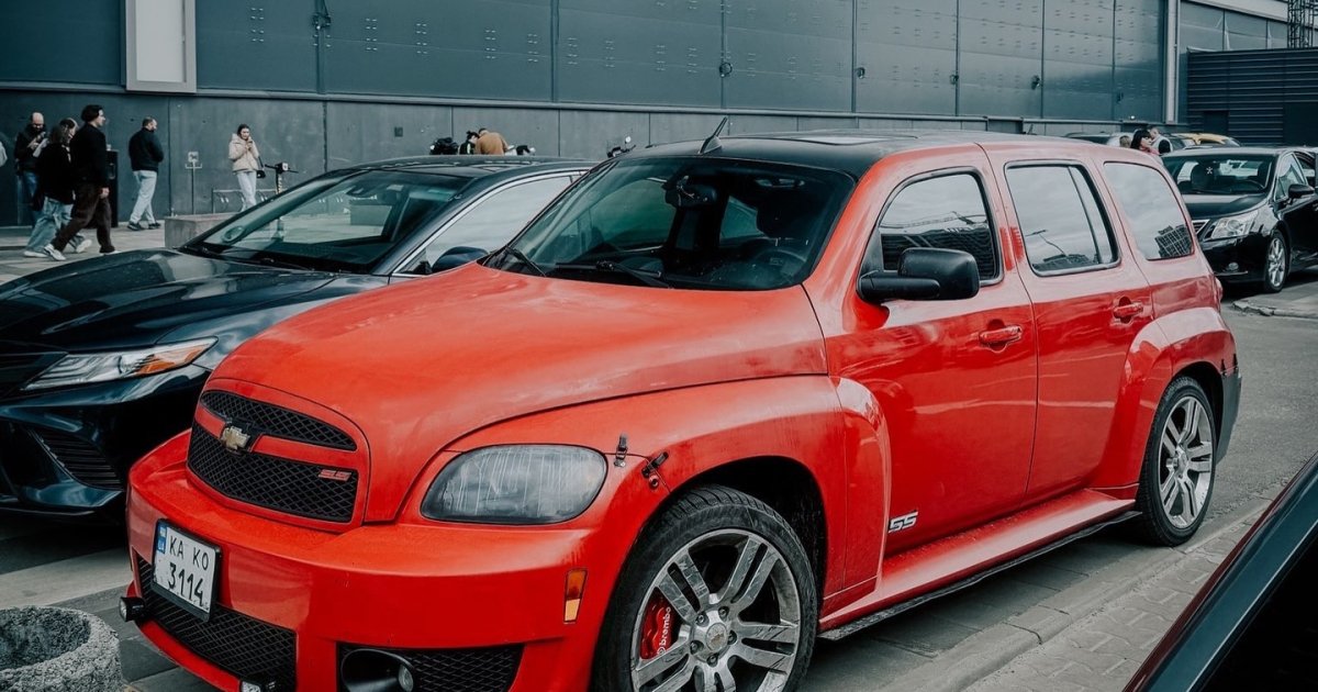 Chevrolet HHR SS в Киеве — фото спортивного минивэна в ретростиле
