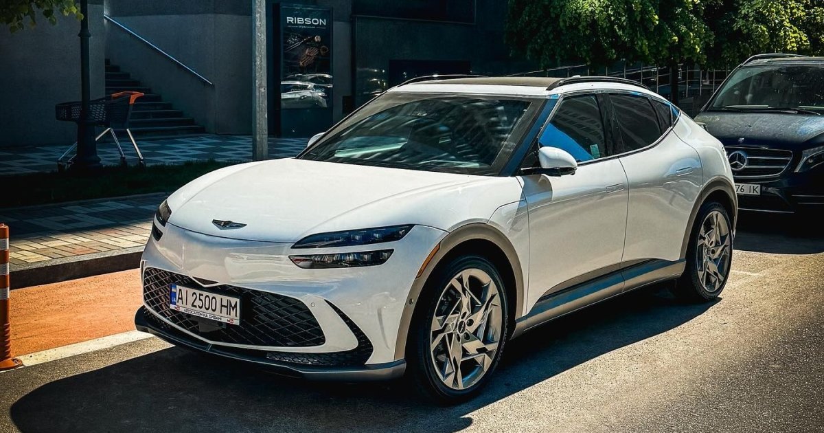 Новый Genesis GV60 сфотографировали в Украине