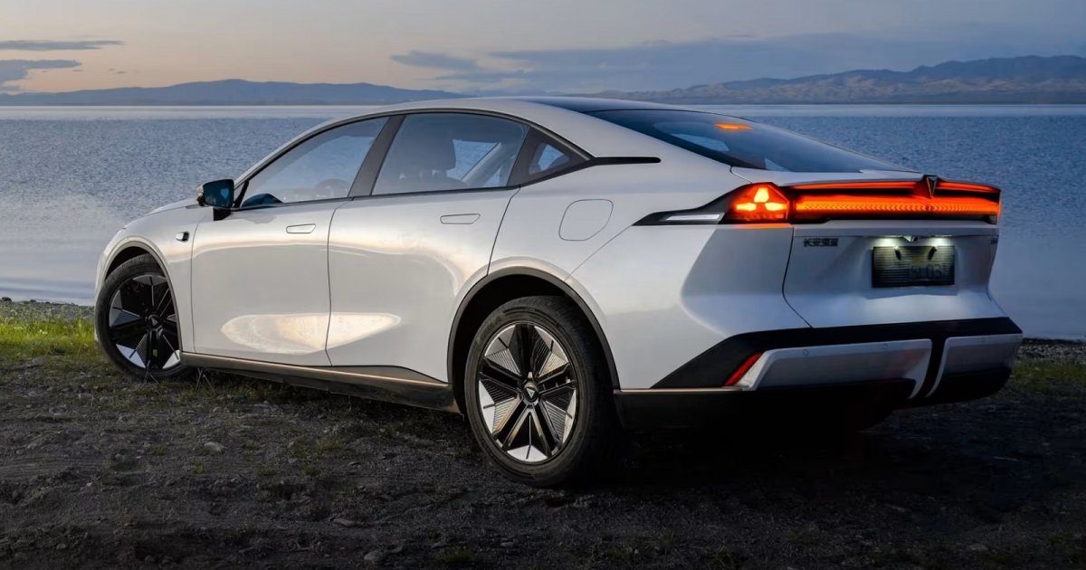 Дешевый электрокар Mazda J90A засветился на тестах