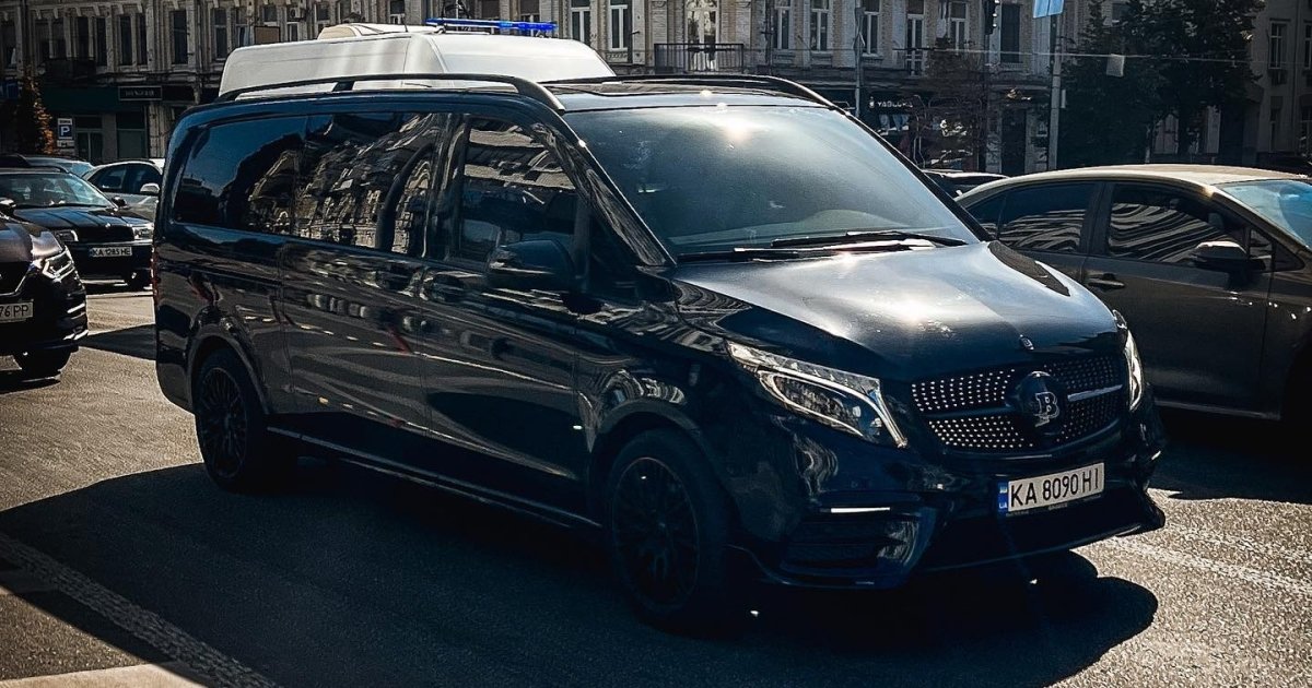 Дорогой Mercedes V-Class Brabus сфотографировали в Киеве