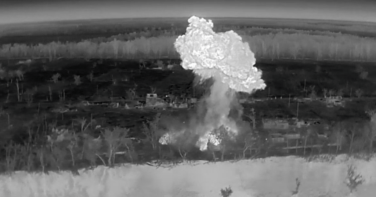 Накрив вогнем позиції ворога: ЗСУ показали в дії британський дрон T150 ...