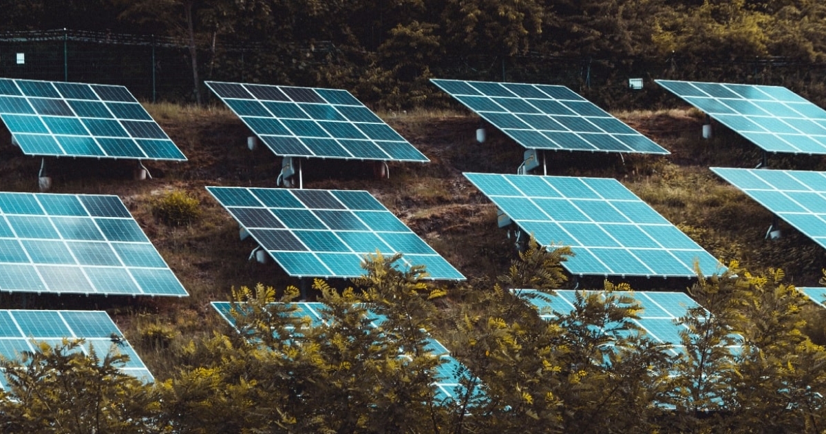 Створено неймовірно потужну сонячну панель на 620 Вт: вона може працювати «без світла»