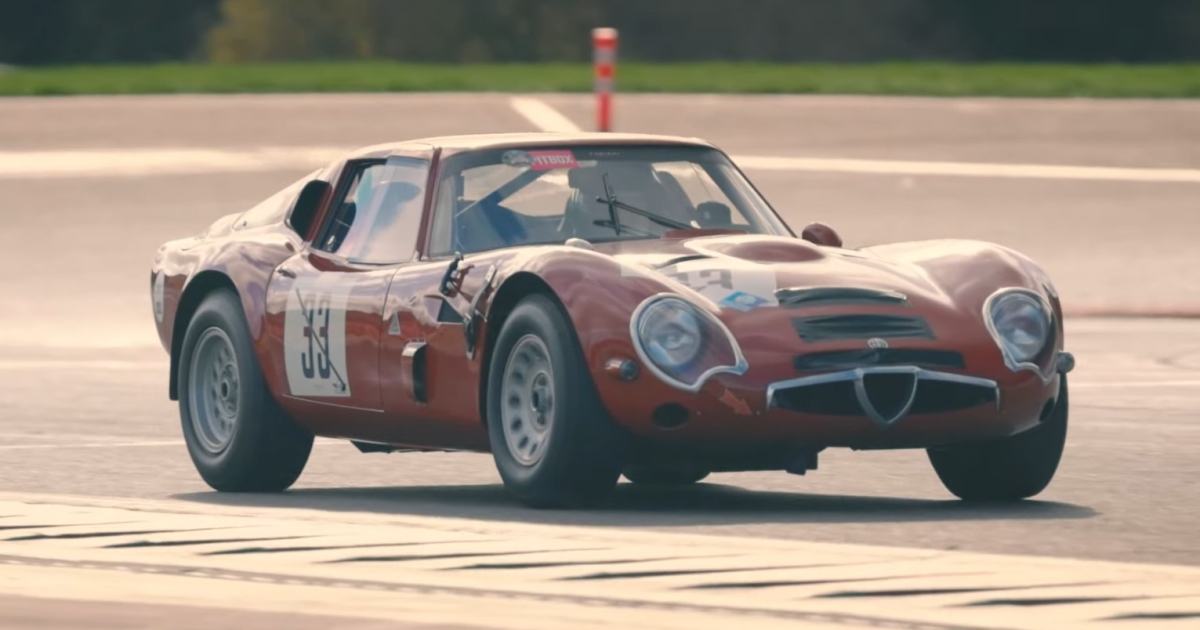 Раритетный Alfa Romeo Giulia TZ2 испытали на гоночном треке