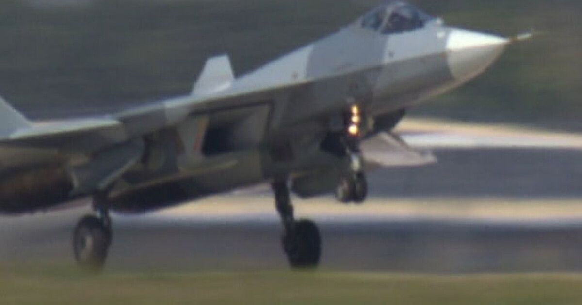 У российского самолета пятого поколения отказал двигатель на МАКС-2011 ...