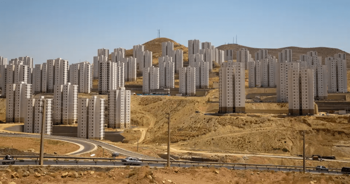 Похож на руины: «райский город» посреди пустыни так и не смогли ...