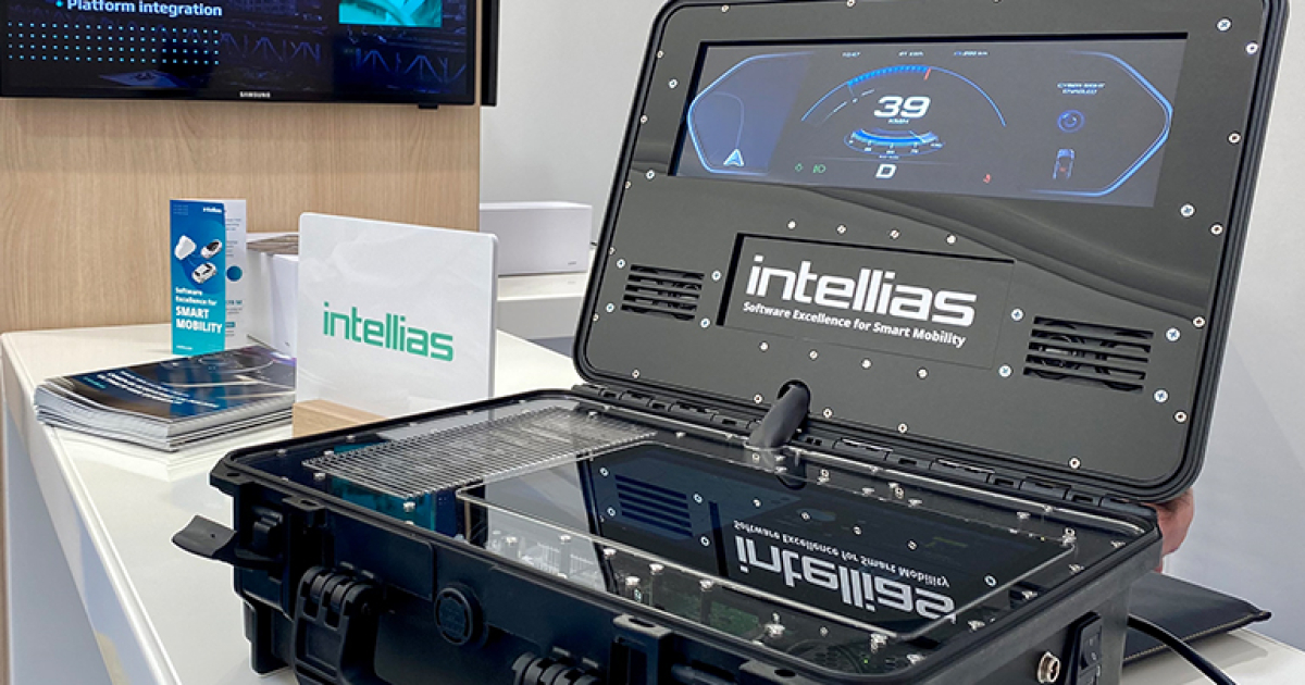 Украинская IT-компания Intellias показала инновационную портативную цифровую панель приборов