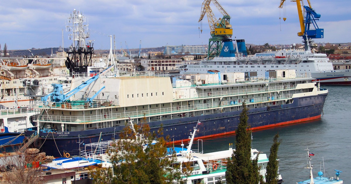 Порт Оля атакован БПЛА — как потопление судна с Шахедами повлияет на ВС РФ