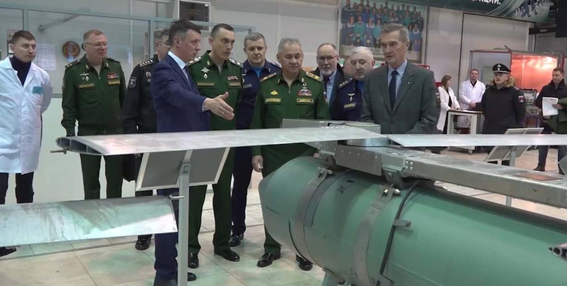 КАБ-1500 – у РФ вперше публічно показали керовану авіабомбу ФАБ-1500 – фото