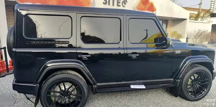 У Китаї схрестили Mercedes G-Class, Jeep Wrangler і Land Rover Defender — фото