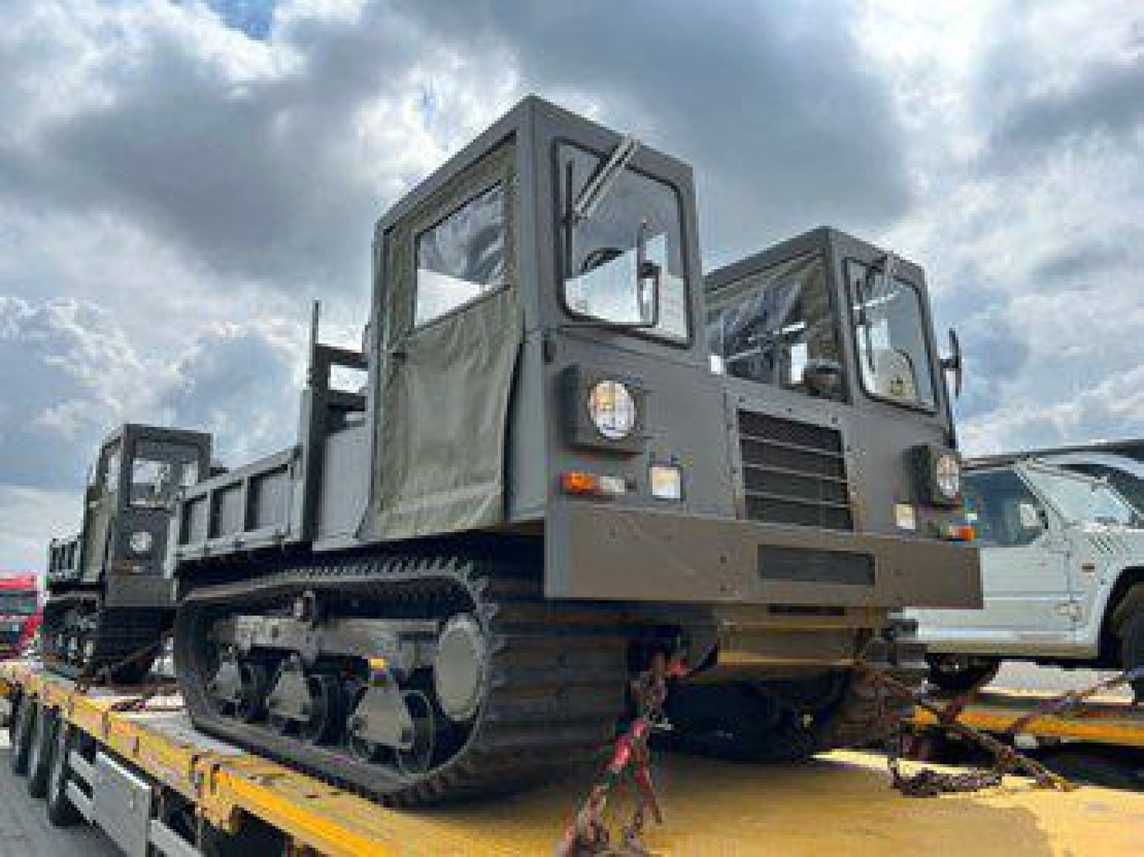 Cамосвал Morooka PC-065B в работе – ВСУ показали применение машины – видео