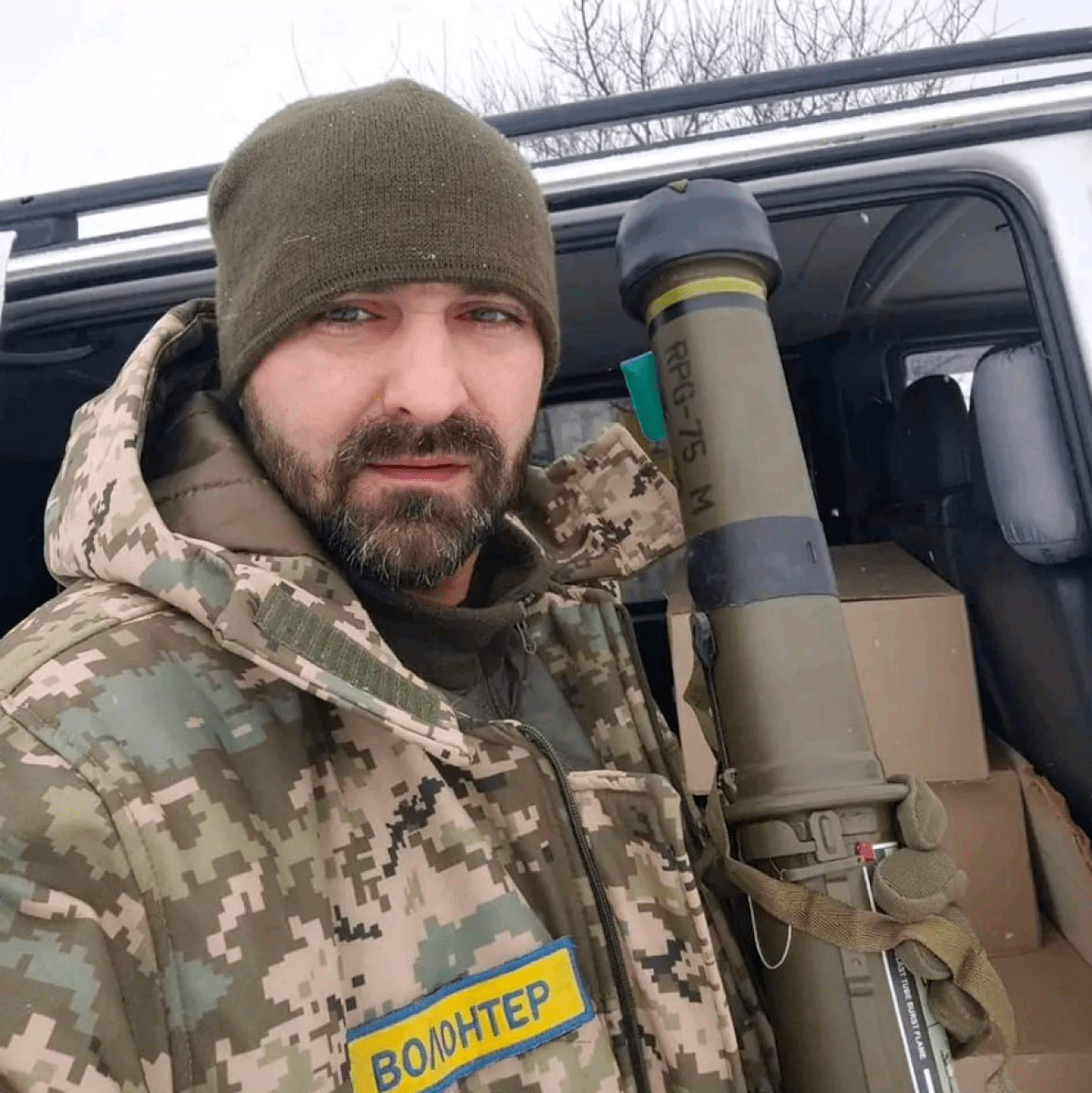Оружие для Украины — OSINT-аналитики показали волонтера с гранатометом RPG-75M из Чехии — фото